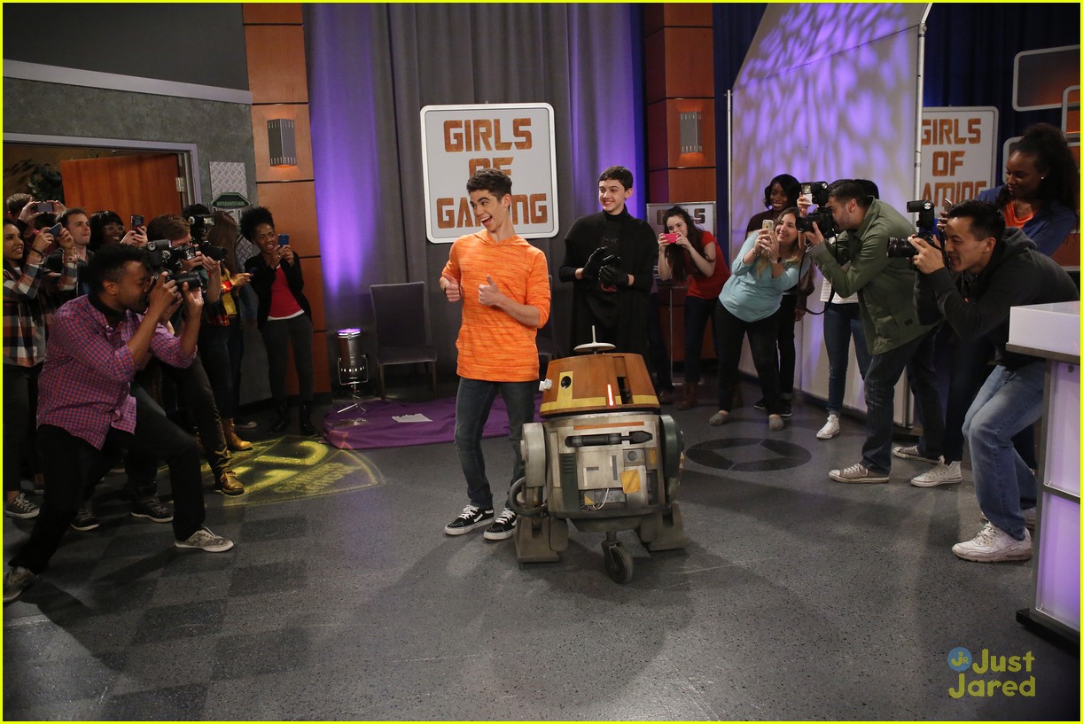 Conor Supports Ashley at All-Girl's Gaming Competition on 'Gamer's ...