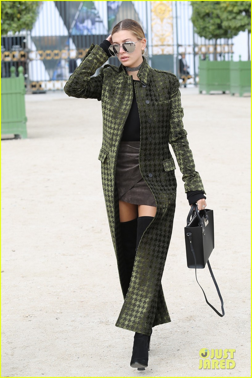 Hailey Baldwin Shoots For the Stars in Elie Saab's Paris Fashion Week ...