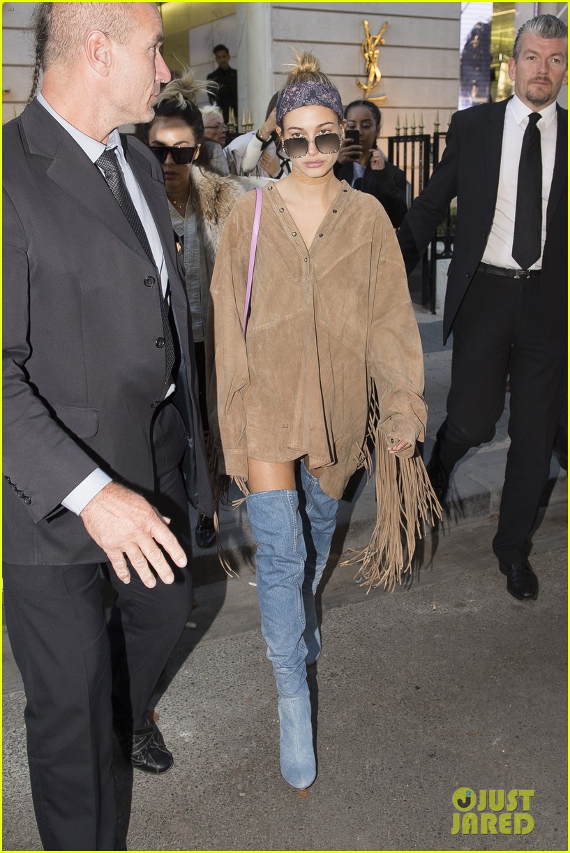 Hailey Baldwin Can't Wait For Halloween! | Photo 1035290 - Photo ...