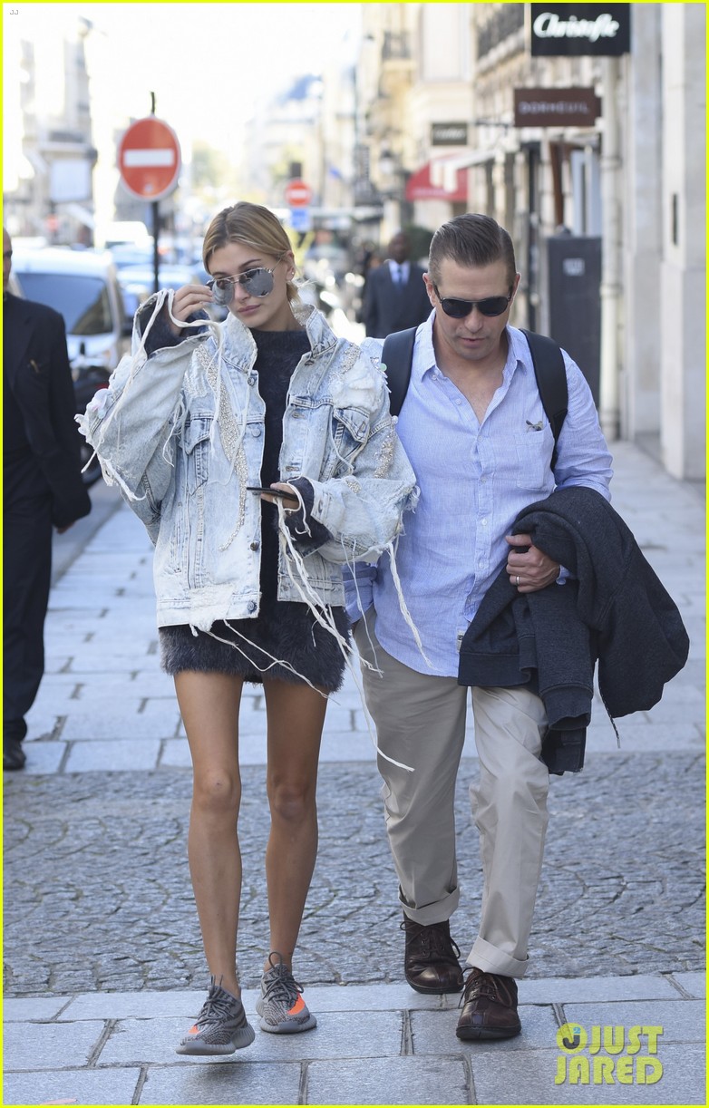 Hailey Baldwin Can't Wait For Halloween! | Photo 1035294 - Photo ...