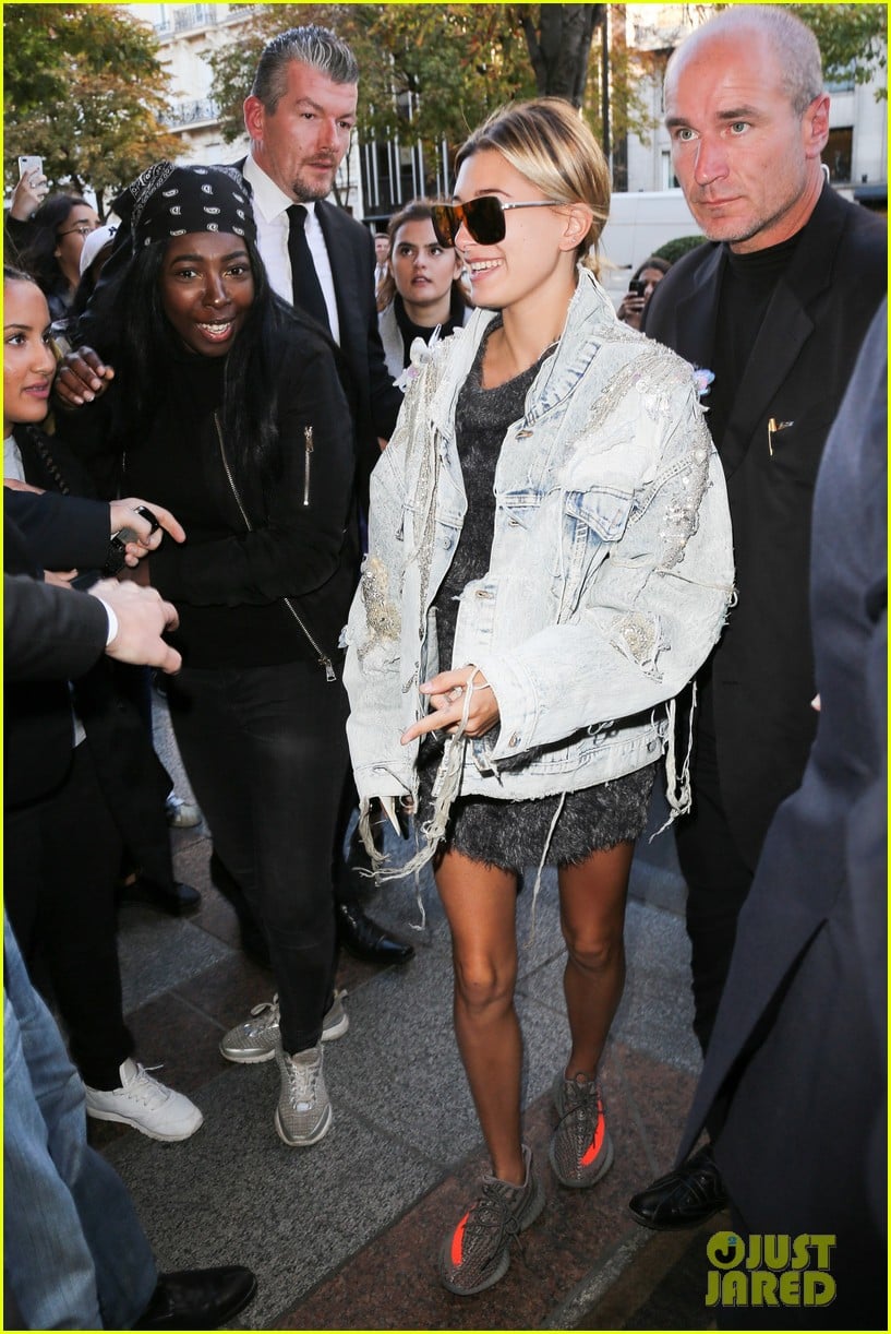 Hailey Baldwin Can't Wait For Halloween! | Photo 1035303 - Photo ...