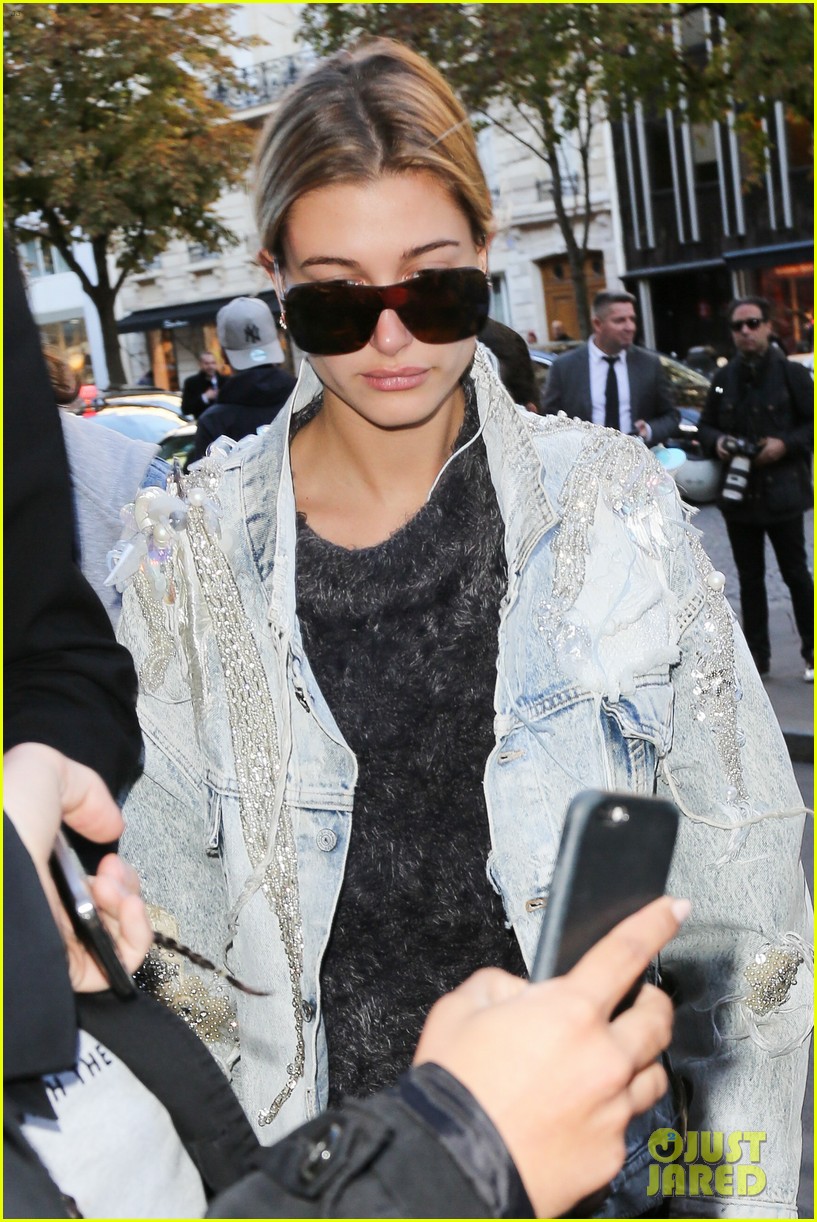 Hailey Baldwin Can't Wait For Halloween! | Photo 1035304 - Photo ...