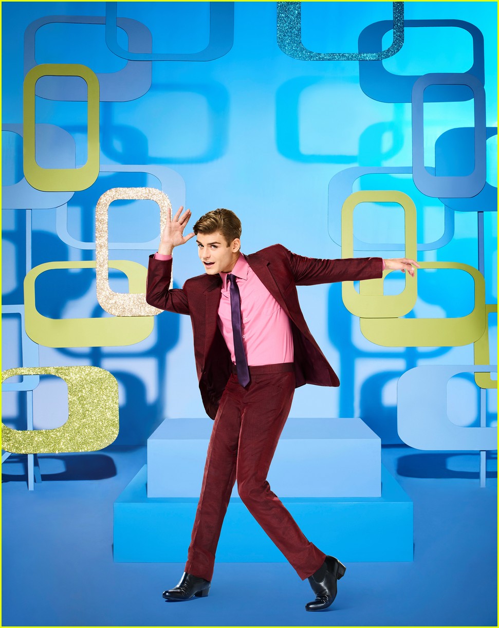 Dove Cameron Ariana Grande And Garrett Clayton Bust A Move In Hairspray