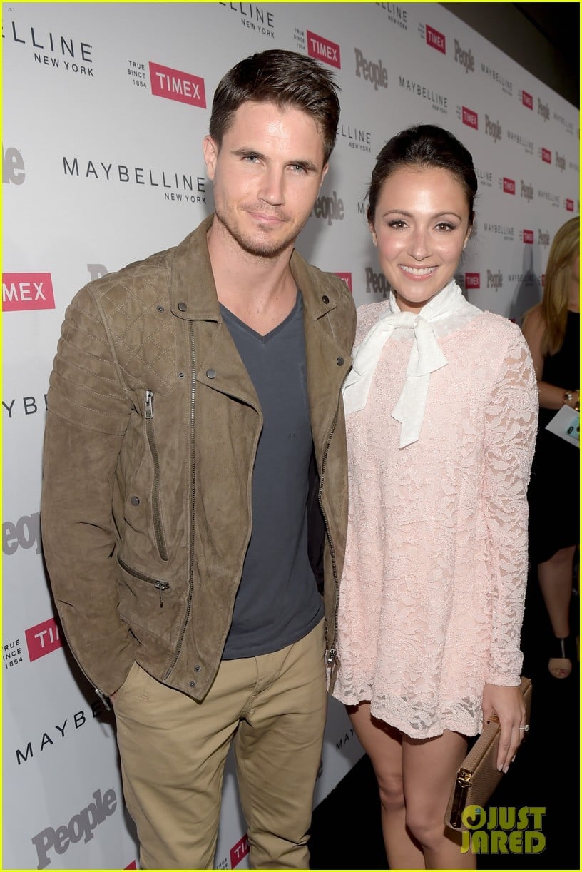 Italia Ricci Opens Up About 'Cinderella Wedding' to Robbie Amell ...