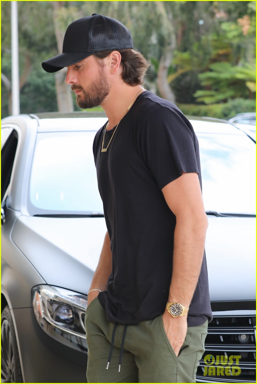 Kendall Jenner Goes Shopping with a Bodyguard | Photo 1038458 - Photo ...