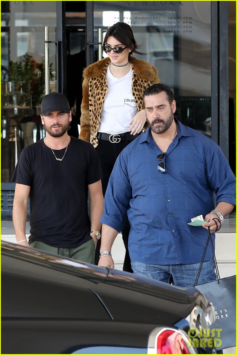 Kendall Jenner Goes Shopping with a Bodyguard | Photo 1038459 - Photo ...