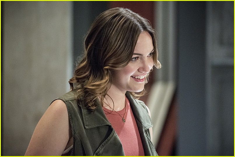 Joey King Makes Her Debut as Magenta on Tonight's 'The Flash' | Photo ...