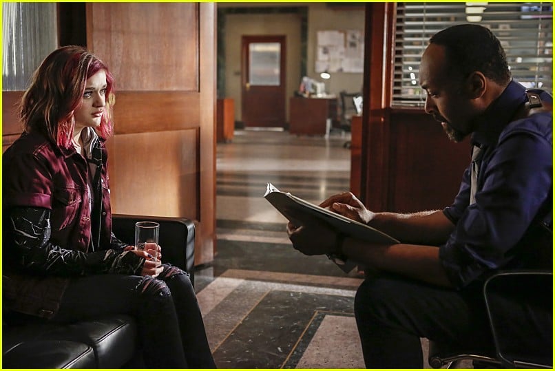Joey King Makes Her Debut as Magenta on Tonight's 'The Flash' | Photo ...