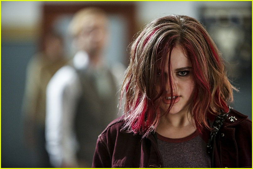 Joey King Makes Her Debut as Magenta on Tonight's 'The Flash' | Photo ...