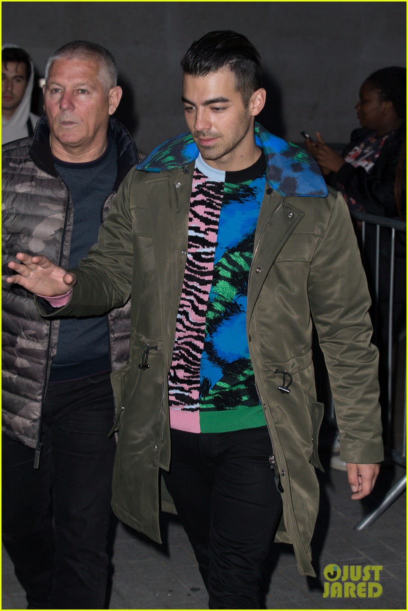 Joe Jonas & DNCE Do Promo Work in London! | Photo 1043250 - Photo ...