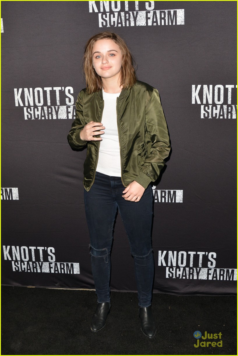 Jordan Fisher & Tahj Mowry Take On Knott's Scary Farm Monsters | Photo ...