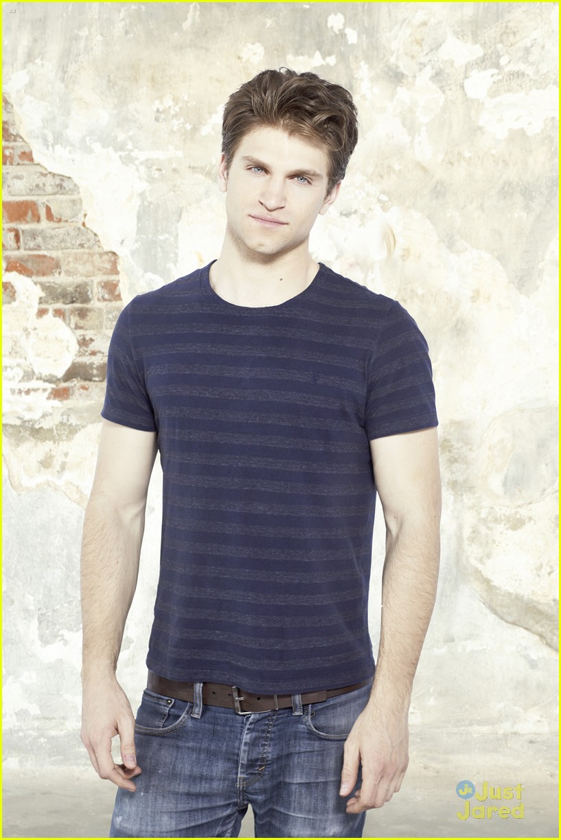 Full Sized Photo of keegan allen wrapped on pll messages 09 | Keegan ...
