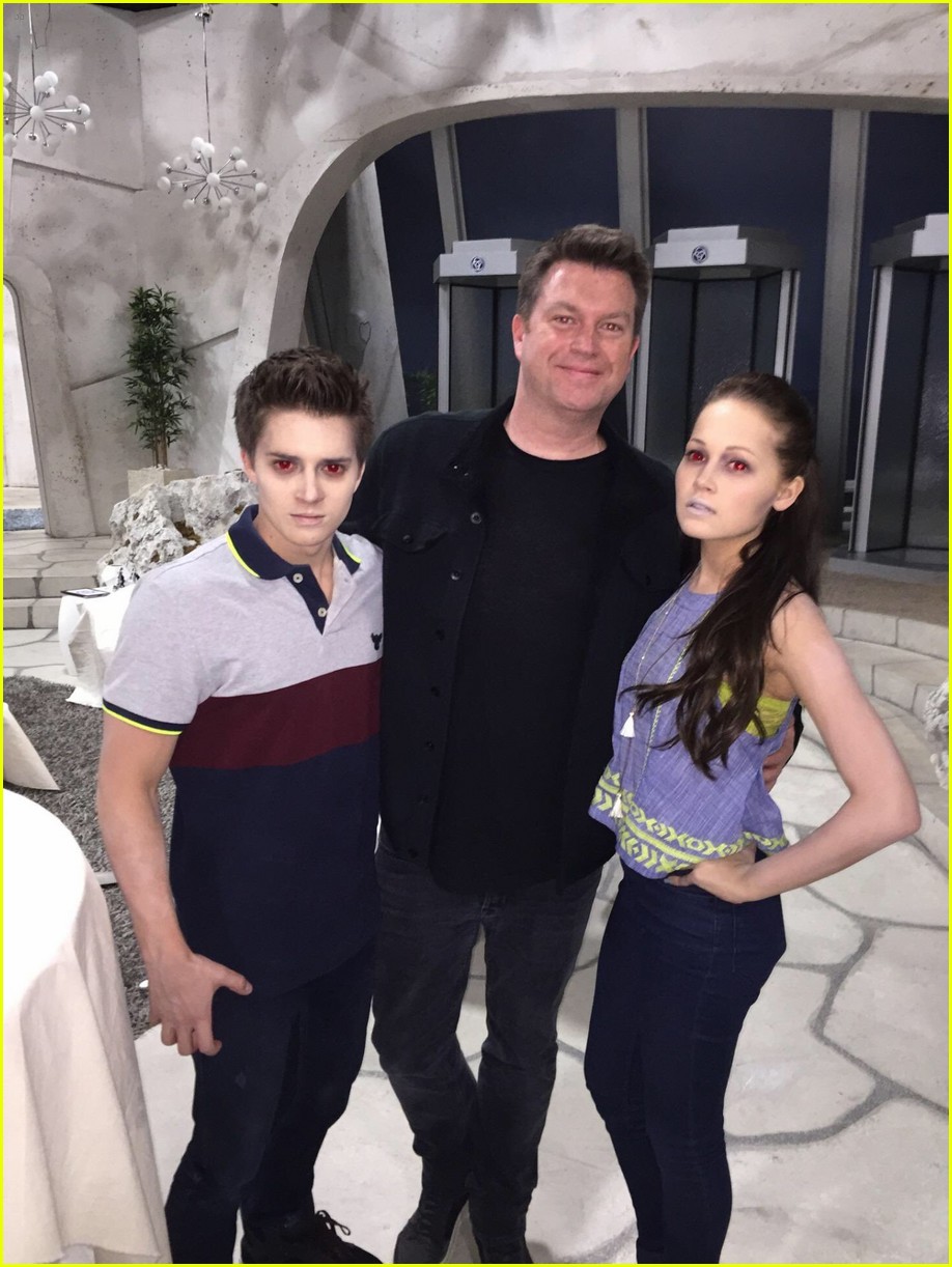 Paris Berelc & Kelli Berglund Share A Ton of BTS Pics From 'Lab Rats ...