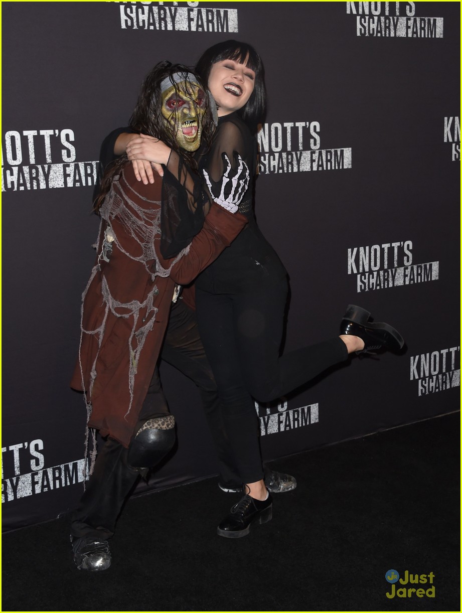 Jennette McCurdy Goes Goth For Knott's Scary Farm 2016 Opening | Photo ...