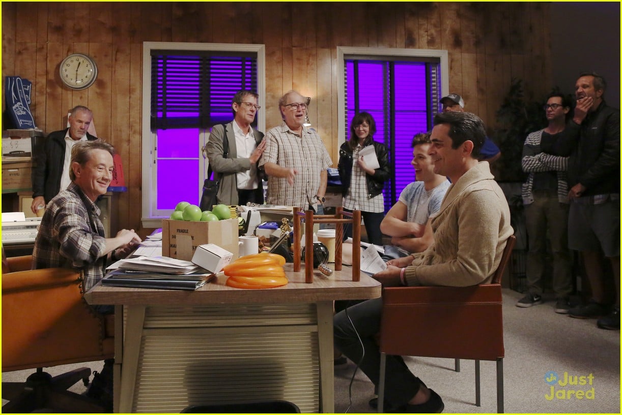 Full Sized Photo of lily luke halloween costumes modern family tonight ...