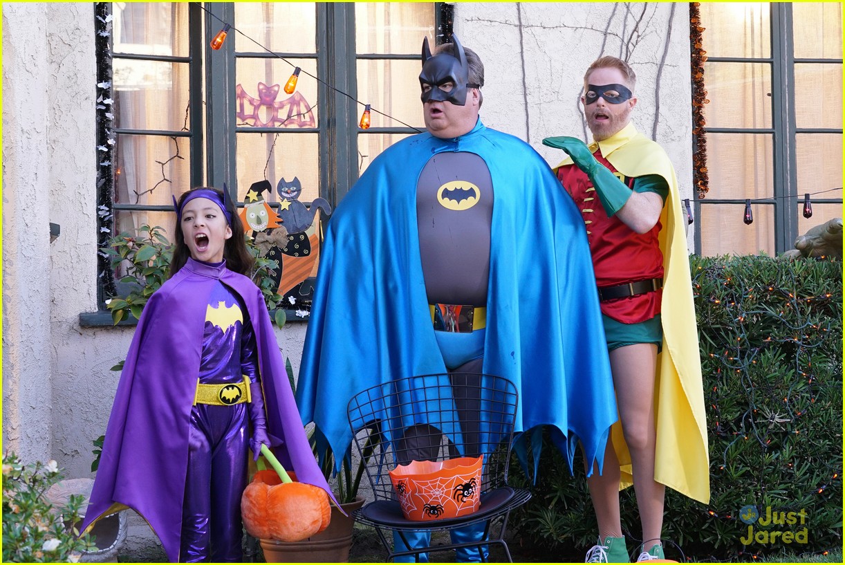 Full Sized Photo of lily luke halloween costumes modern family tonight ...