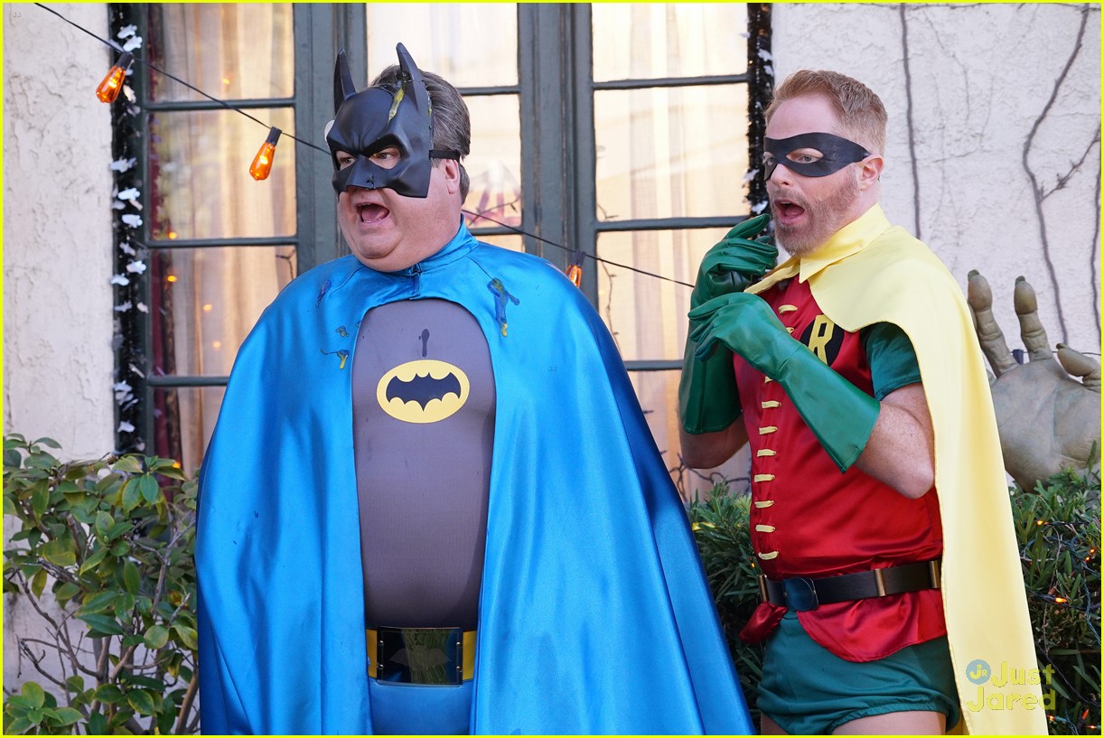 Full Sized Photo of lily luke halloween costumes modern family tonight ...