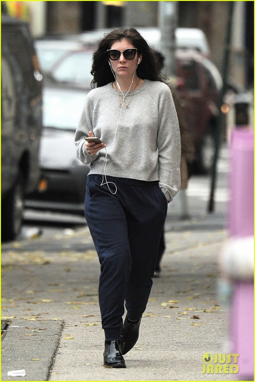 Lorde Gives Thousands of Dollars to a New Zealand Family in Need ...