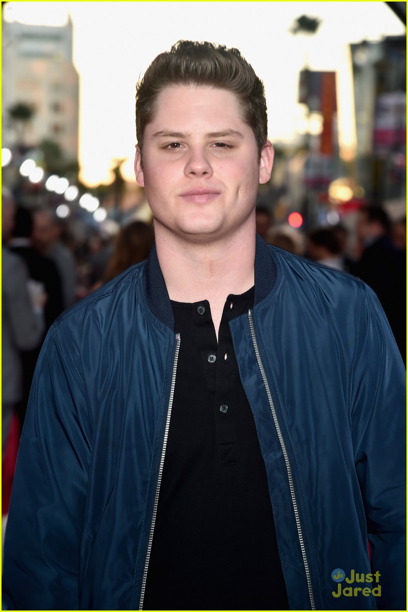 Mech-X4 Cast Hits 'Doctor Strange' Premiere Together | Photo 1041572 ...