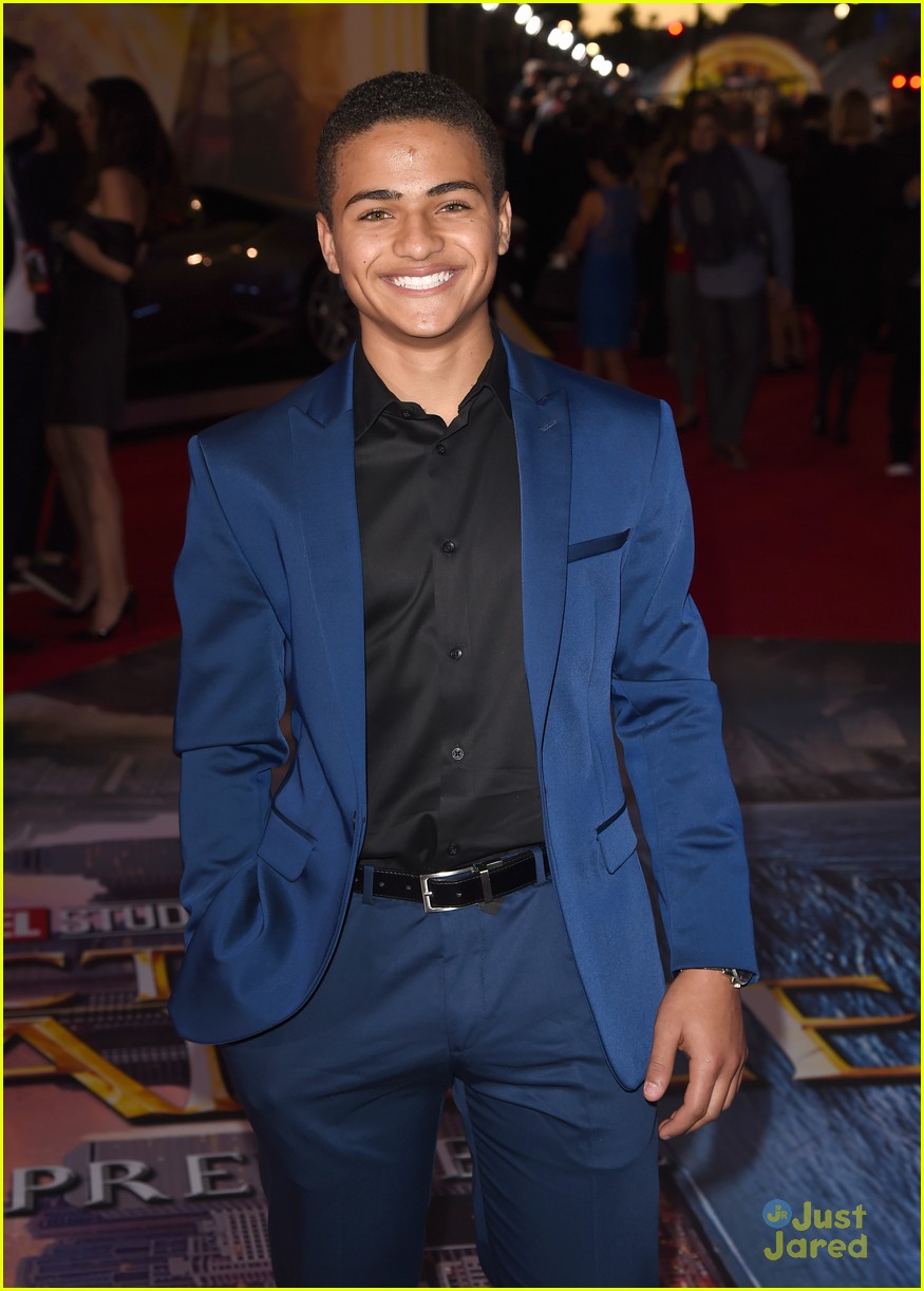 Mech-X4 Cast Hits 'Doctor Strange' Premiere Together | Photo 1041575 ...