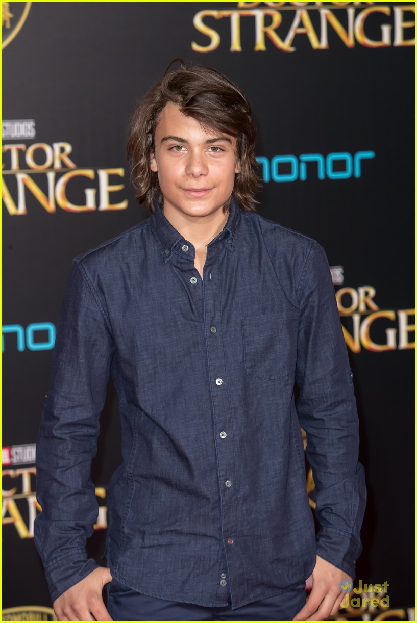 Mech-X4 Cast Hits 'Doctor Strange' Premiere Together | Photo 1041577 ...