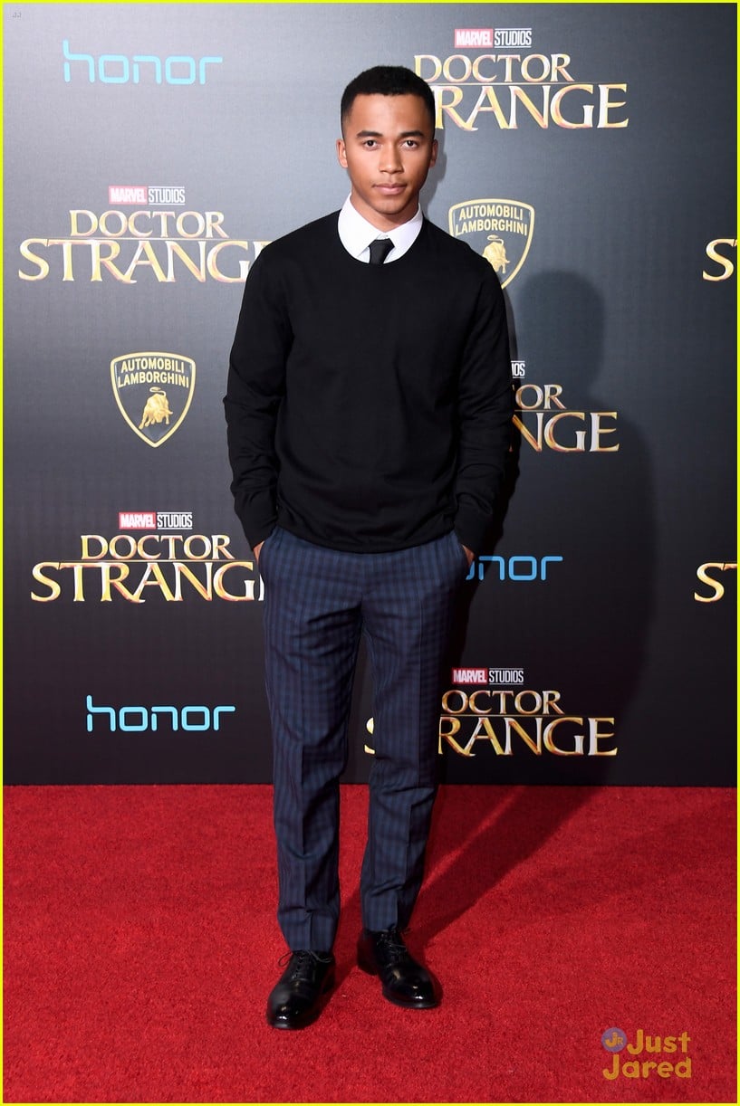 Mech-X4 Cast Hits 'Doctor Strange' Premiere Together | Photo 1041583 ...