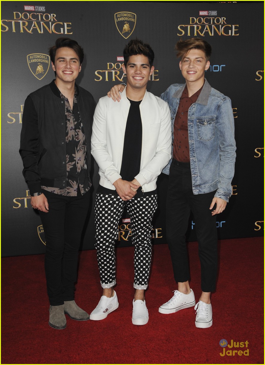 Mech-X4 Cast Hits 'Doctor Strange' Premiere Together | Photo 1041587 ...