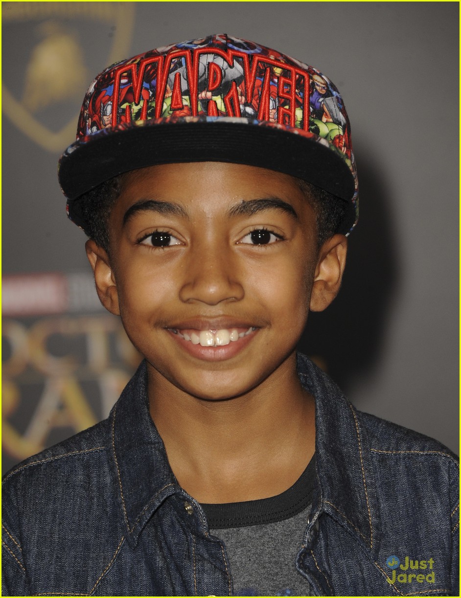 Mech-X4 Cast Hits 'Doctor Strange' Premiere Together | Photo 1041589 ...