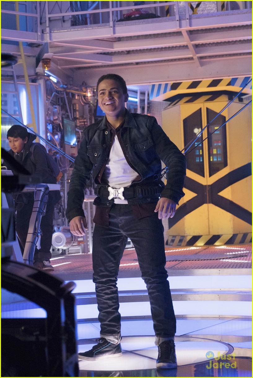 Full Sized Photo of mech x4 exclusive trailer pilot pics 16 | JJJ ...