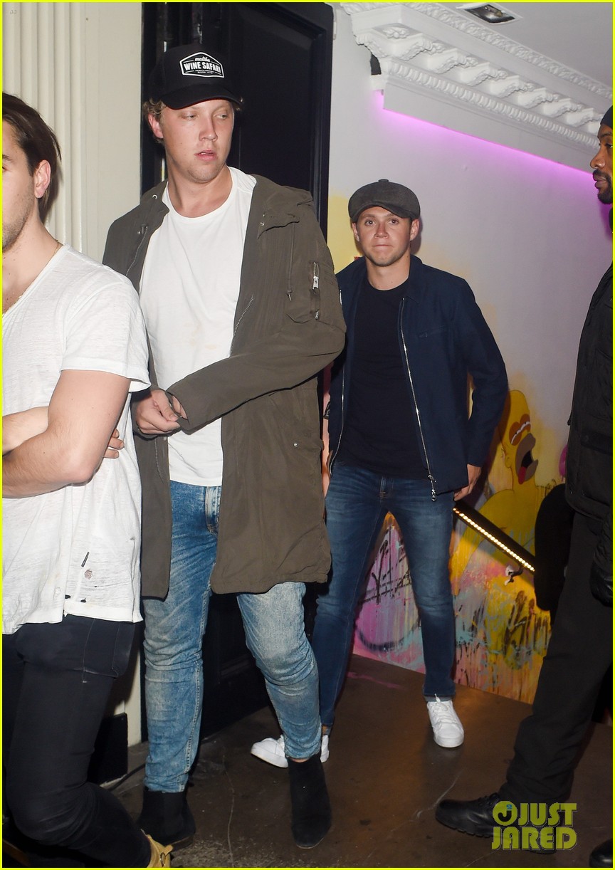 Niall Horan Performs 'This Town' On Graham Norton Show - Watch Now ...