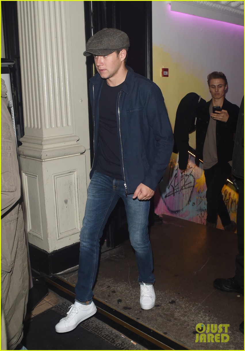 Niall Horan Performs 'This Town' On Graham Norton Show - Watch Now ...