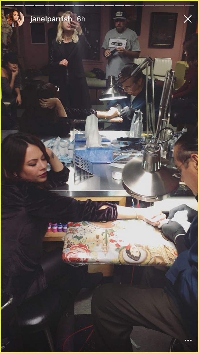 'Pretty Little Liars' Cast Get Matching Tattoos After Series Wrap ...