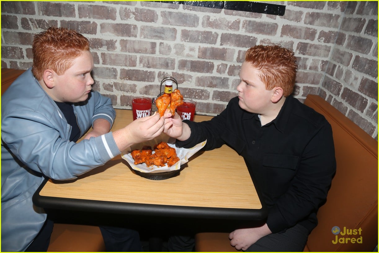 Benjamin & Matthew Royer Have Hot Wings Food Fight in NYC | Photo ...