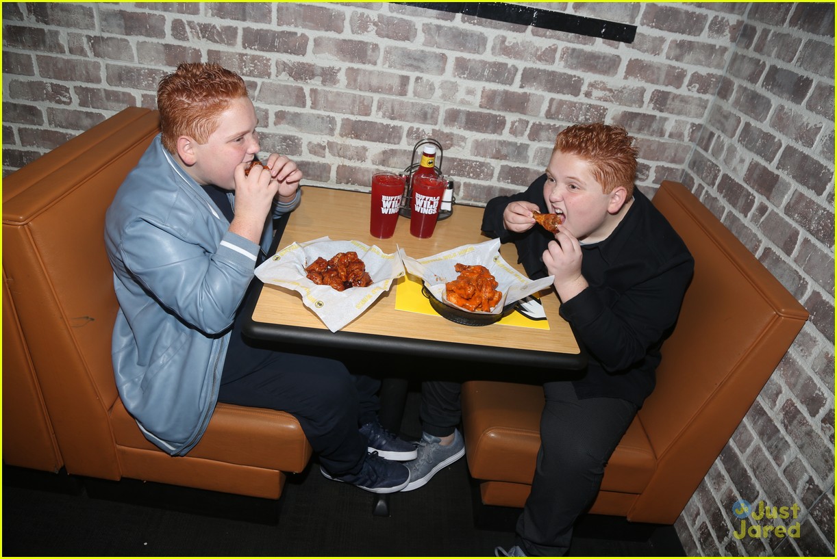 Benjamin & Matthew Royer Have Hot Wings Food Fight in NYC | Photo ...