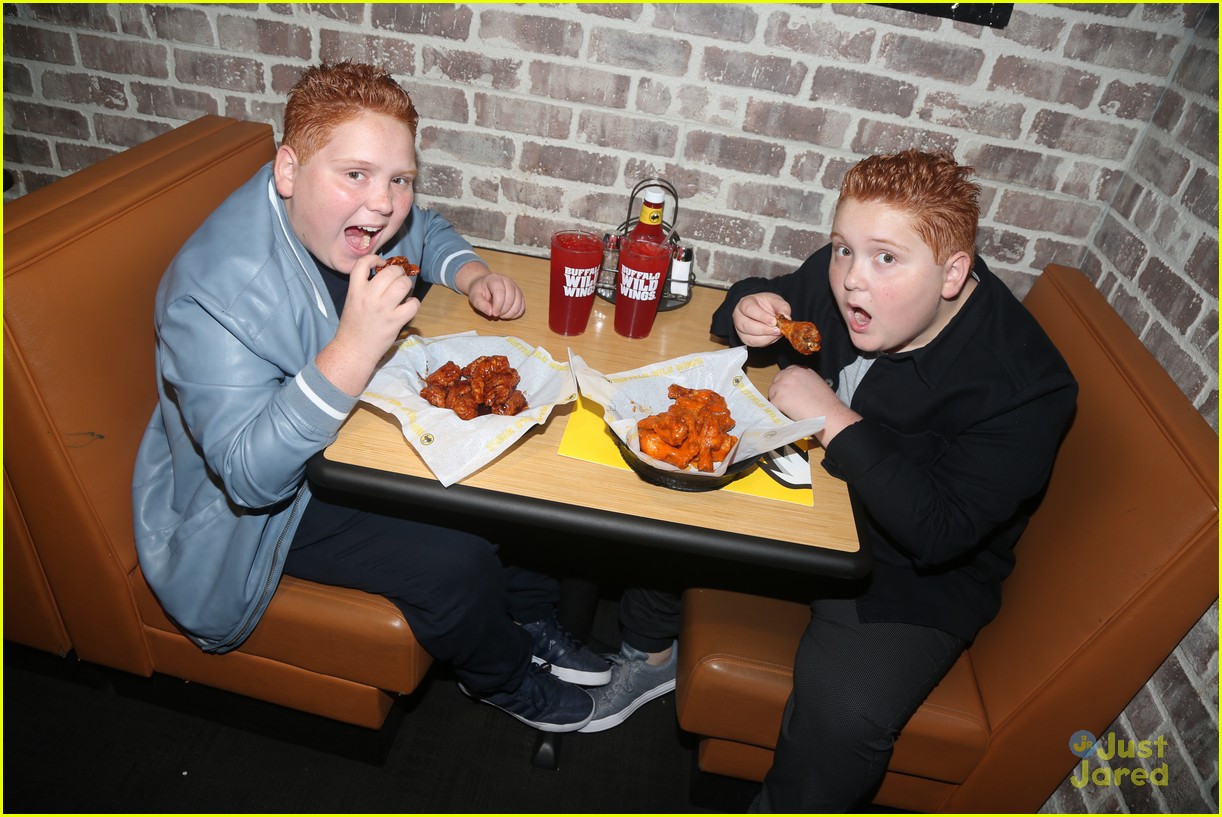 Benjamin & Matthew Royer Have Hot Wings Food Fight in NYC | Photo ...