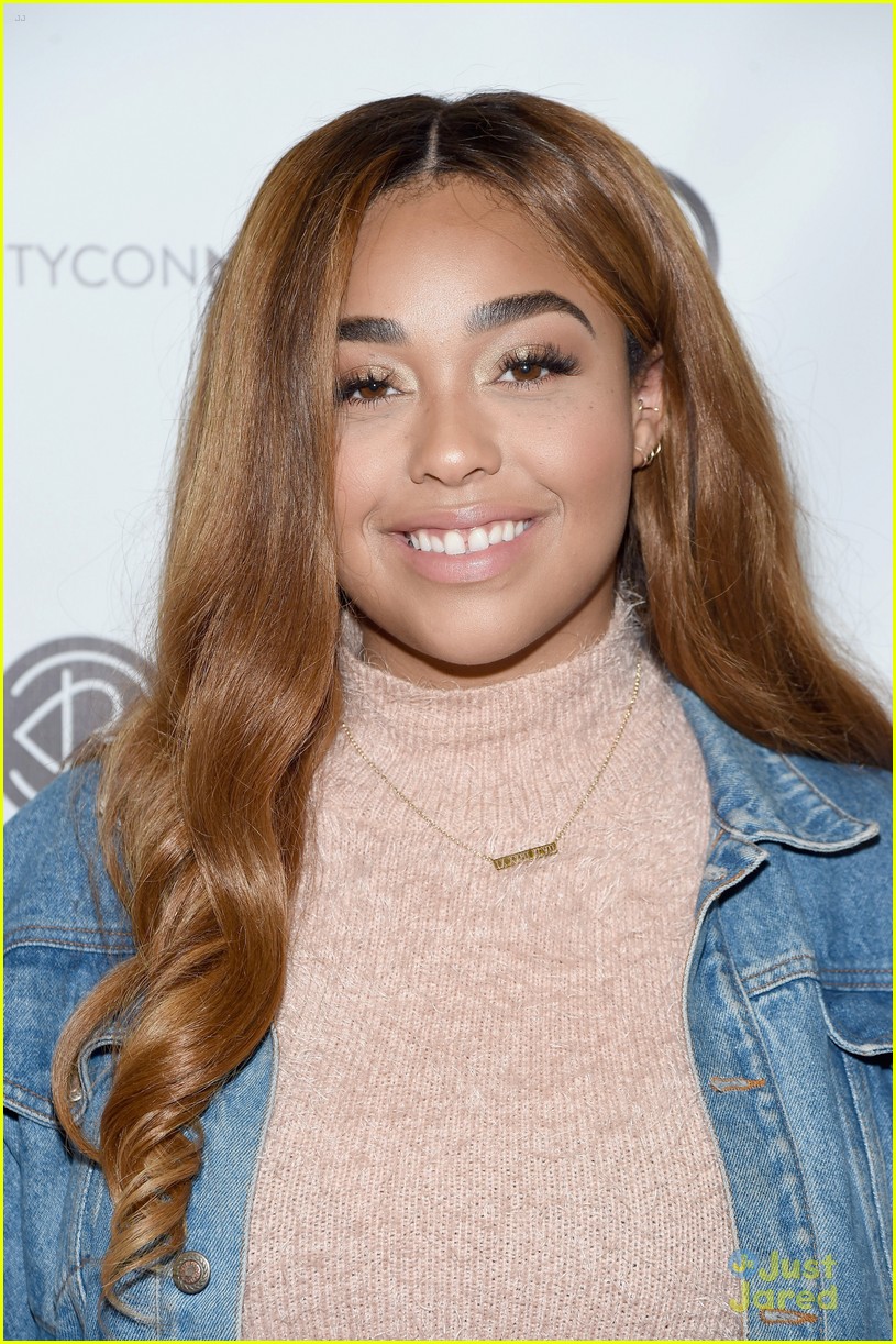 Skyler Samuels Debuts Short, Cute Bob at BeautyCon NYC | Photo 1033633 ...