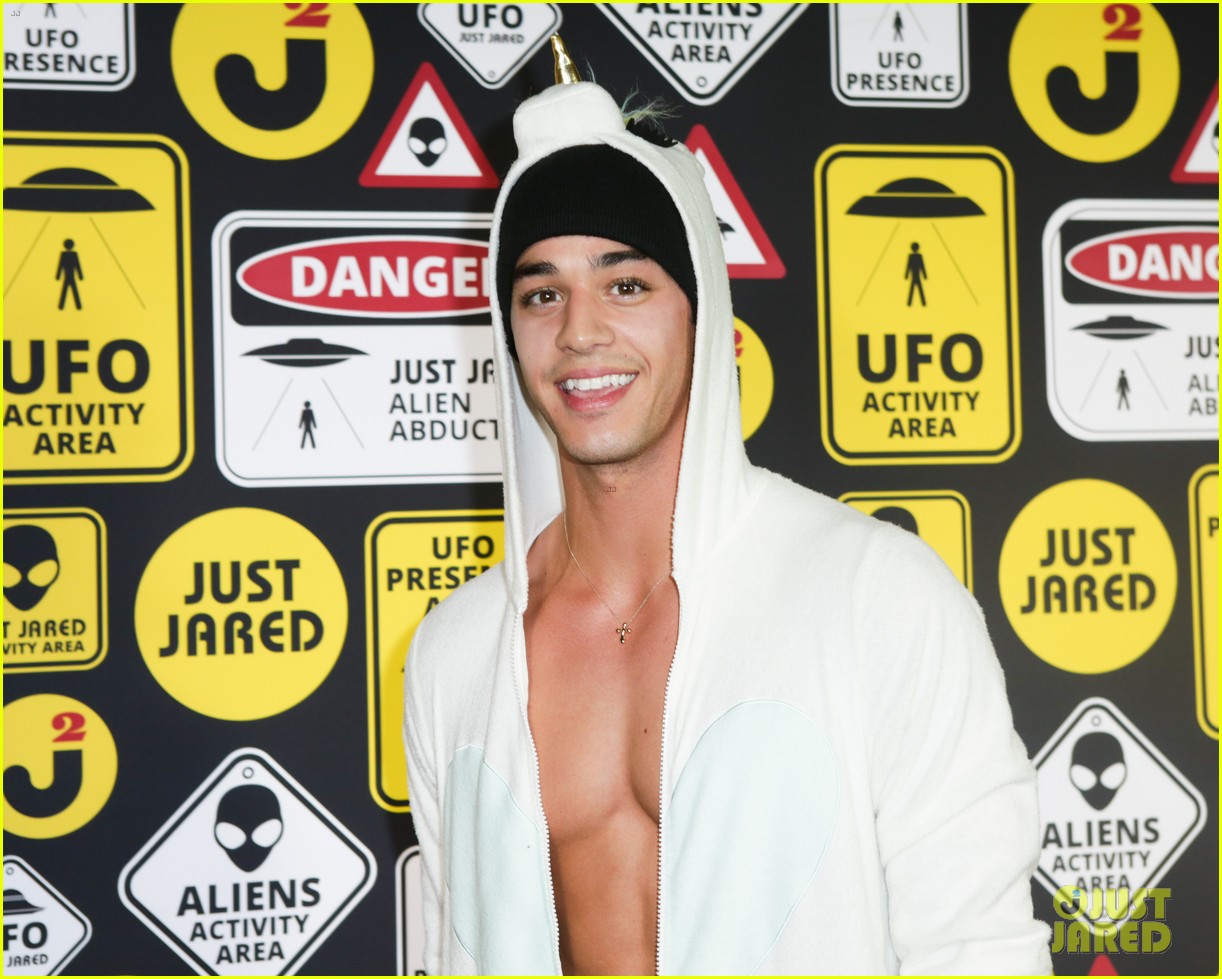 Cody Christian & Dylan Sprayberry Become Bank Robbers at Just Jared's ...