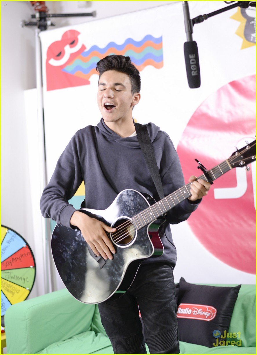 Musicians Austin Mahone & Daniel Skye Take Part in Musica.ly's Giving ...