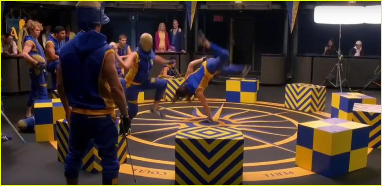 VIDEO: Thomas Doherty's Harry Hook Debuts In 'Descendants 2' First Look ...