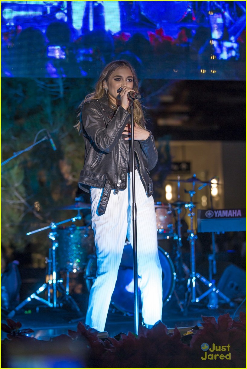 Full Sized Photo of daya santa kiss la concert words single 43 | Singer ... Full Sized Photo of daya santa kiss la concert words single 43 | Singer ...