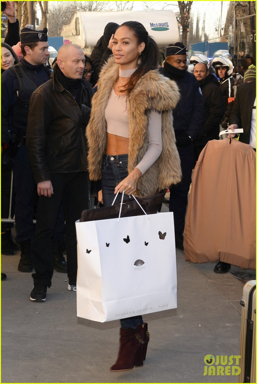 Full Sized Photo of kendall jenner gigi bella hadid strike a pose before victorias secret ...