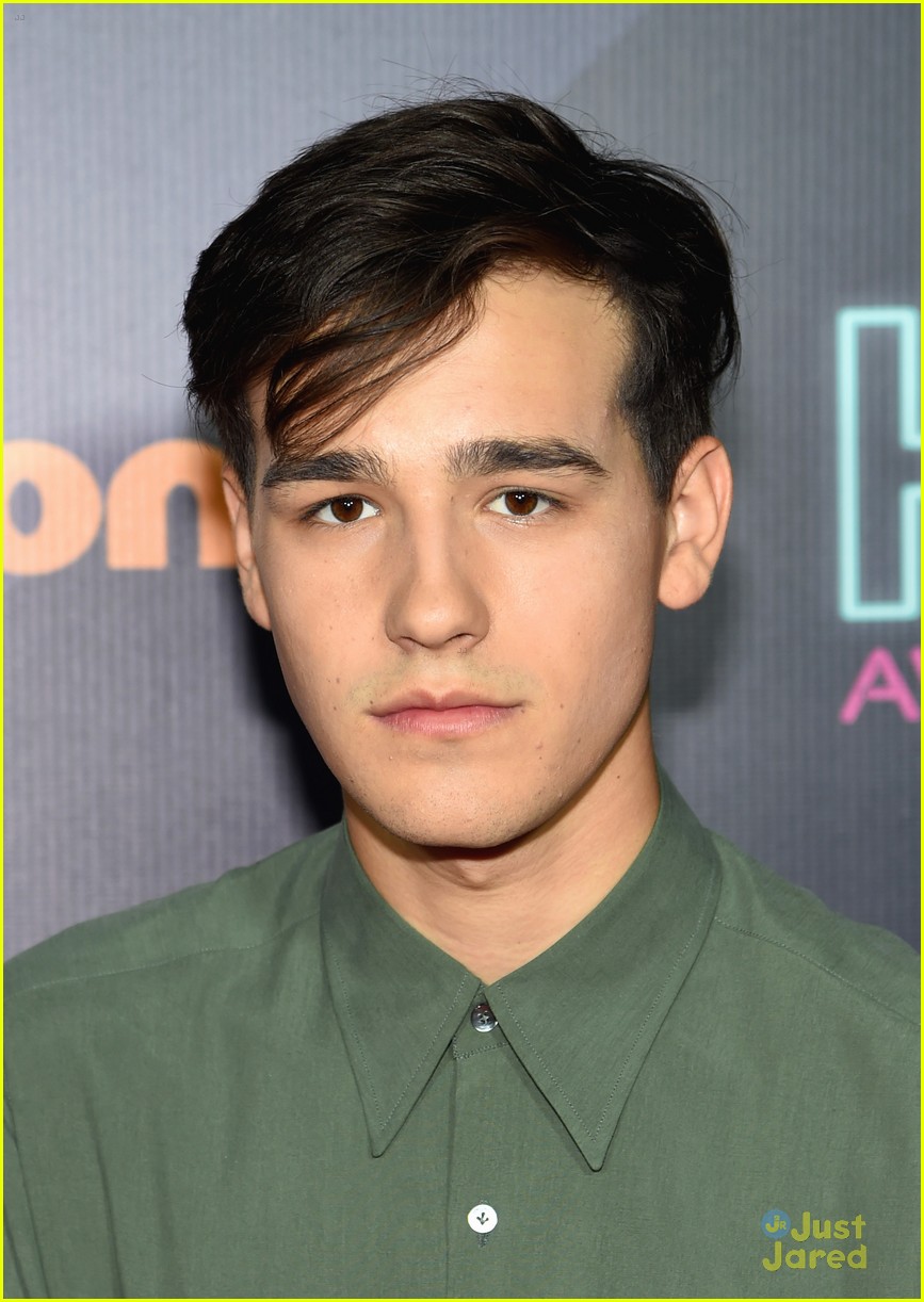 Jake Miller & Jacob Whitesides Hit HALO Awards Red Carpet After Hanging ...