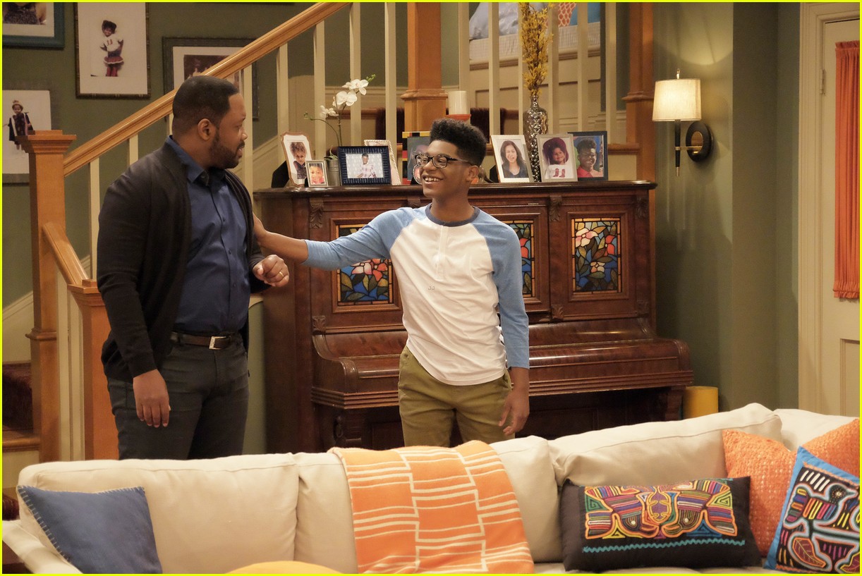 Full Sized Photo of kc undercover bretts dad escapes stills 10 | K.C ...
