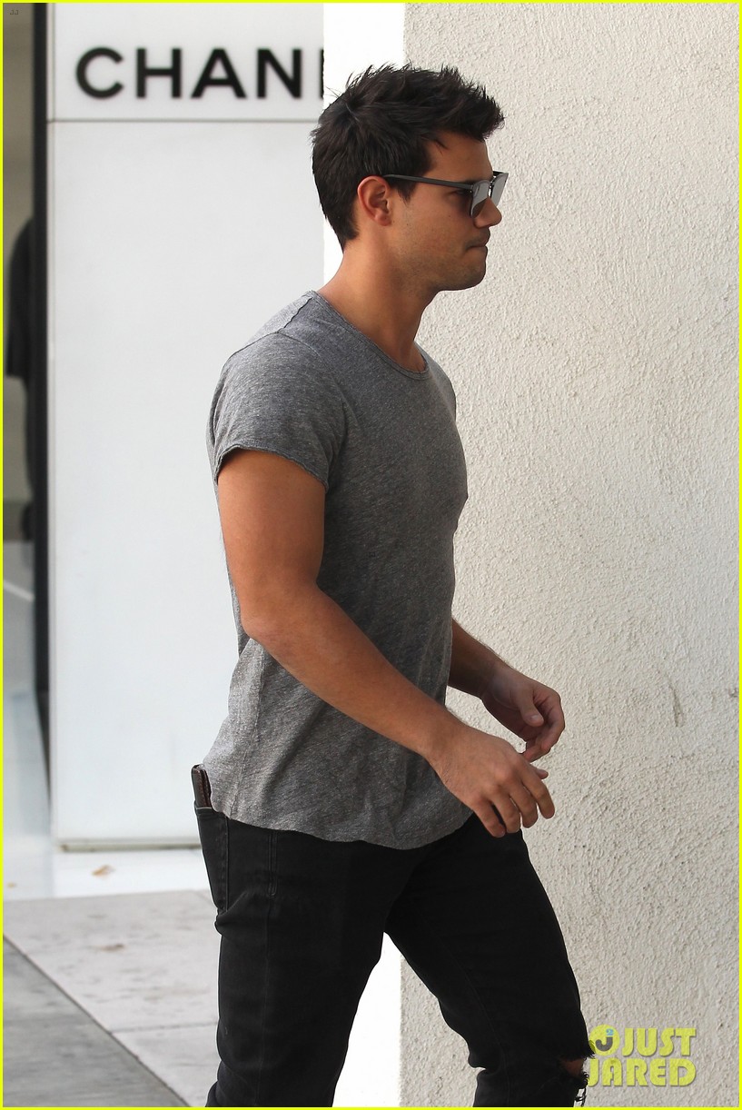 Full Sized Photo of taylor lautner protects his younger brother in new ...