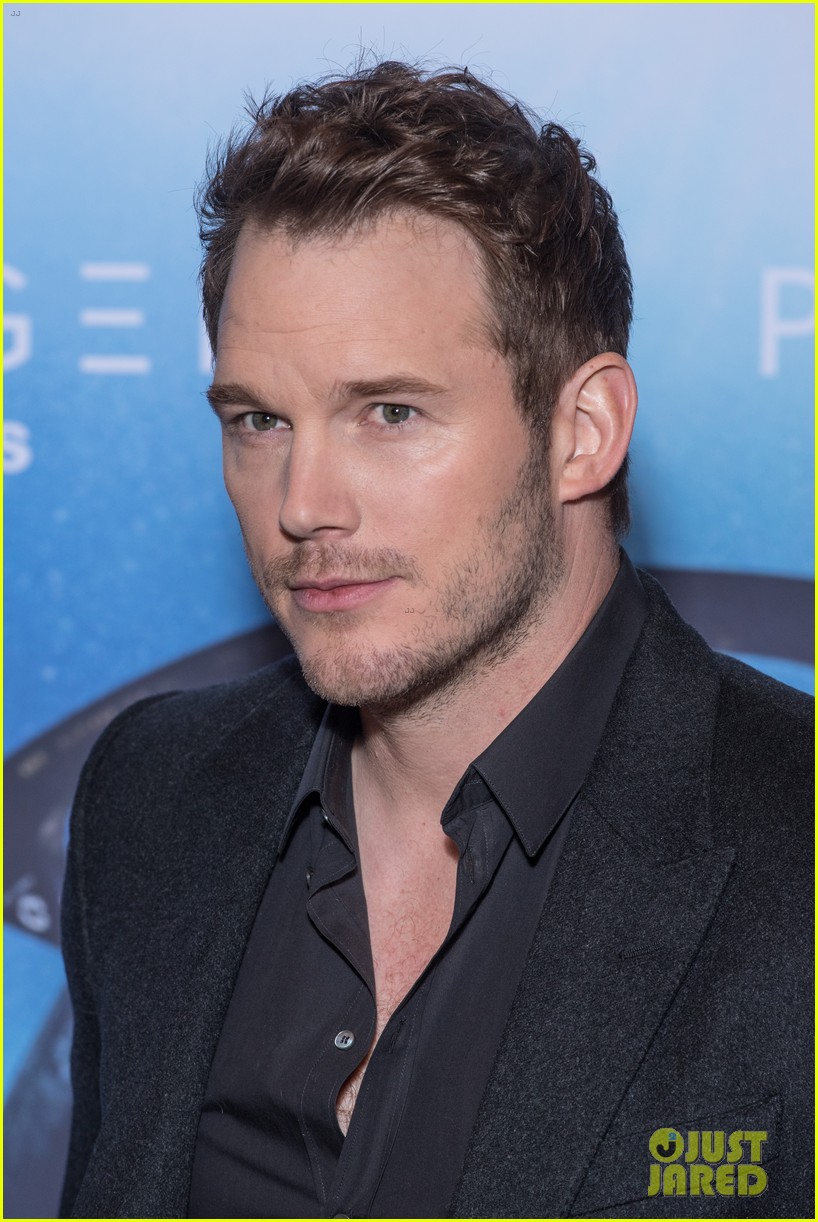 Jennifer Lawrence Gets Praised By Passengers Co Star Chris Pratt