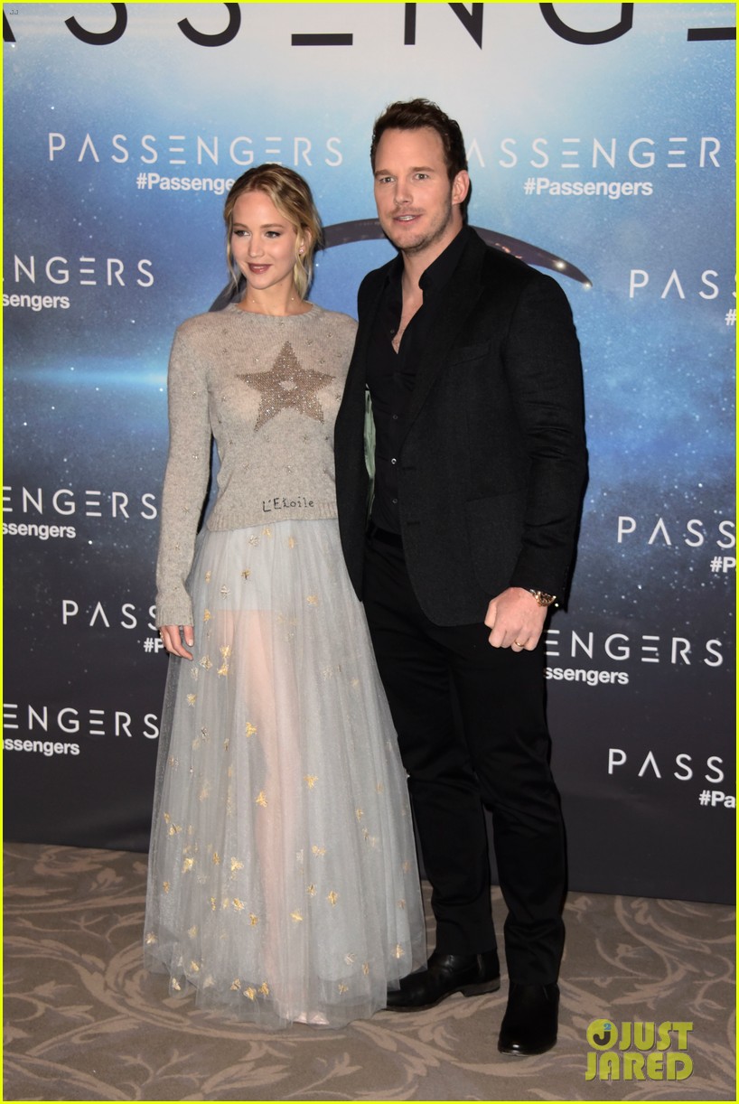 Jennifer Lawrence Gets Praised By Passengers Co Star Chris Pratt