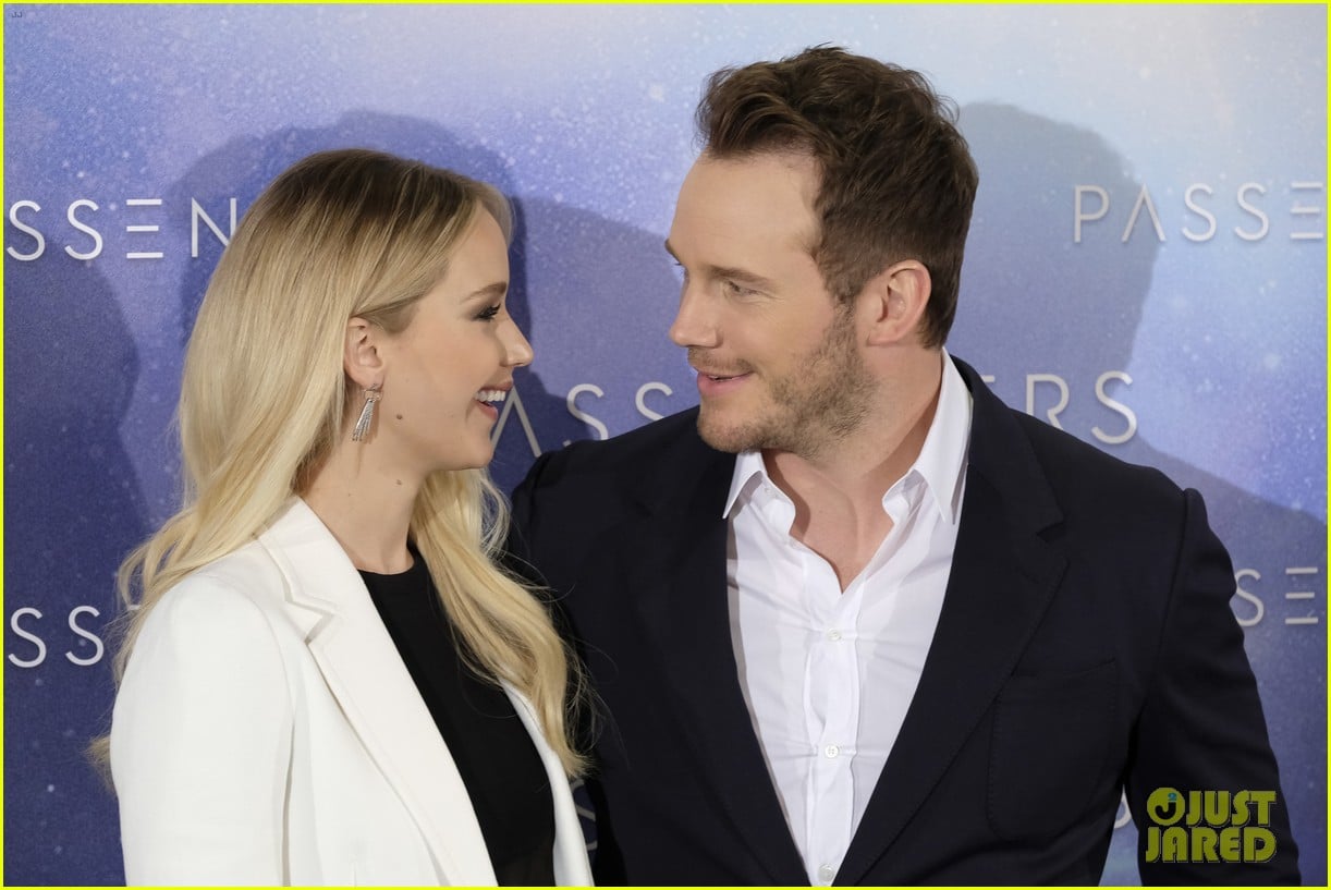 Jennifer Lawrence Gets Praised By Passengers Co Star Chris Pratt