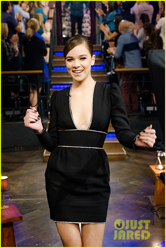 Watch Hailee Steinfeld Sing the First Line of 'Firework' Over & Over ...