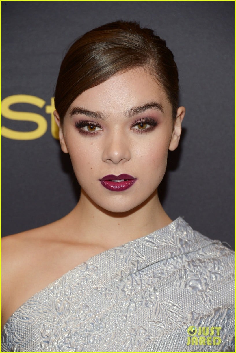 Watch Hailee Steinfeld Sing the First Line of 'Firework' Over & Over ...