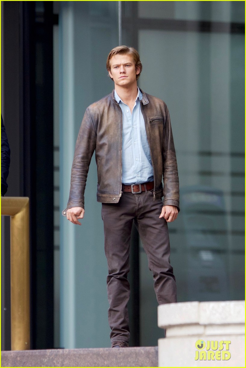 MacGyver's Lucas Till Enjoys His Stunt Fight Scenes! | Photo 1050240 ...